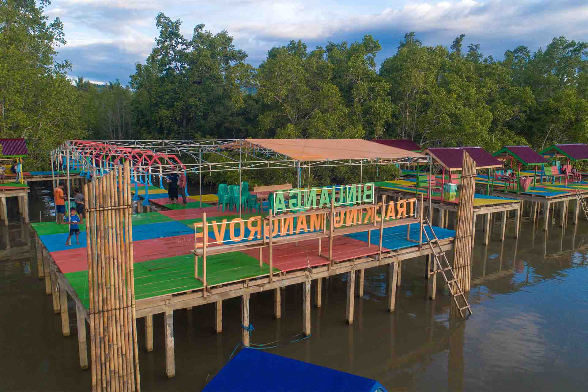Foto Tracking Mangrove Binuanga: Destinasi Wisata Desa yang Menjanjikan ...