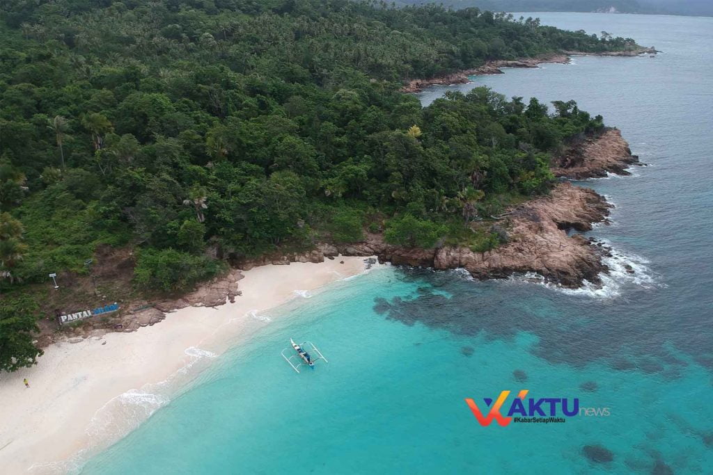 Pantai Abadi Boltim: Surga Tersembunyi dengan Pasir Putih dan Air Laut ...