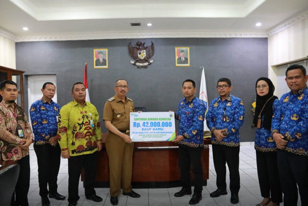 Pj Wali Kota Kotamobagu, Dr. Drs. Hi. Asripan Nani, M.Si, Berbagi Kasih dengan Ahli Waris ...